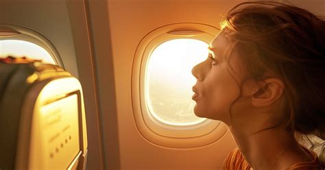 Estaba Por Despegar El Avión Miraron Por La Ventana Y Descubrieron