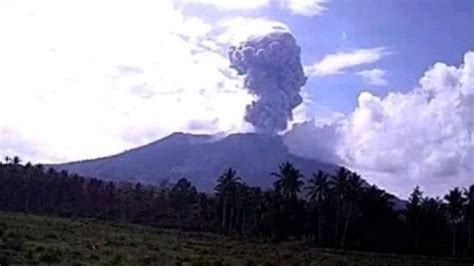 印尼伊布火山喷发 火山灰柱达1000米 马鲁古省 冯朗 研究