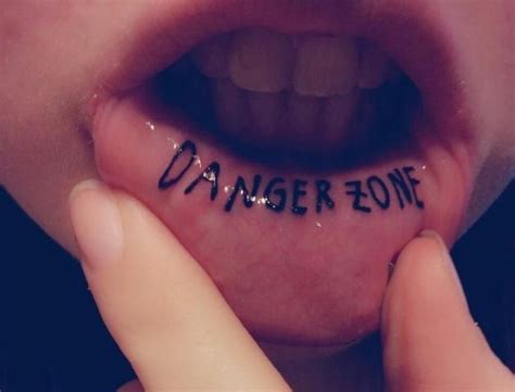 20 Fotos De Tatuajes En El Labio Inferior Tatuajes De Labios