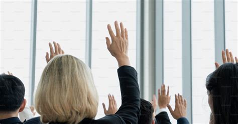 세미나 회의에서 만나는 사업가 그룹 직원 교육 교육 세션에서 강사의 말을 듣는 청중 전문가 연사와 함께하는 사무원 커뮤니티 서밋 포럼 사진 Unsplash의 관객 이미지