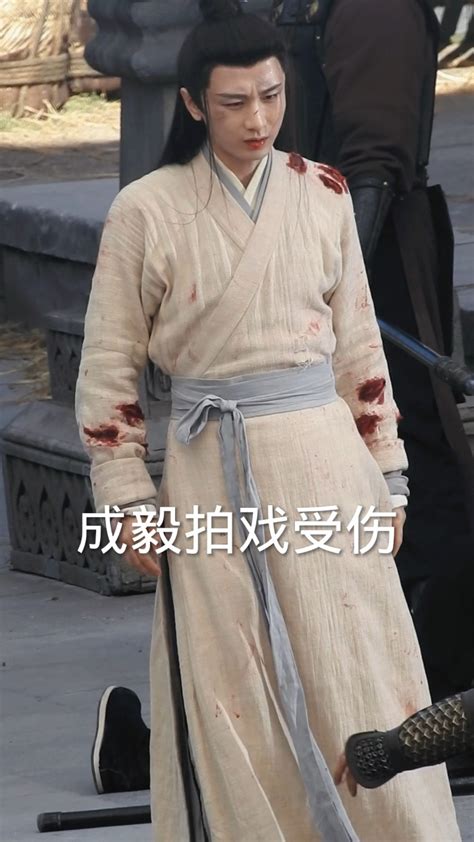 成毅今天拍戏受伤腰伤复发，不知道什么时候能回来继续拍戏！高清1080p在线观看平台腾讯视频