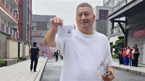 57岁“高考钉子户”梁实将备战第29次高考：明年再战，目标仍是川大腾讯新闻