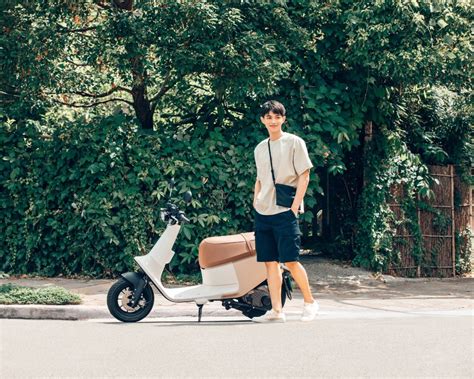 Gogoro X Muji無印良品全新聯名系列gogoro Viva Me 原色棕情境照 Keedancom