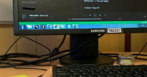 headphone jack on the computer doesn t work and the switch button isn t
