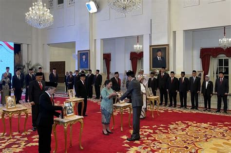 Jokowi Berikan Gelar Pahlawan Nasional Untuk Enam Tokoh Merahputih