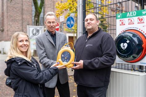 Neuer Defibrillator Am Liebfrauenplatz Mit Spenden Aus Flender Turnier