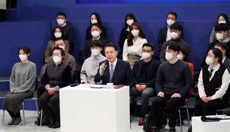尹 “부동산 문제가 정치 논리나 이념에 매몰돼서는 안 돼”