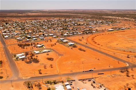 中英對照讀新聞》australian Town Overwhelmed By Response To Free Land Offer （免費贈
