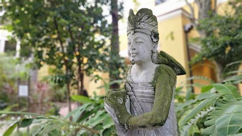 The Saturday Six Dines At Royal Pacifics Wantilan Luau Touringplans