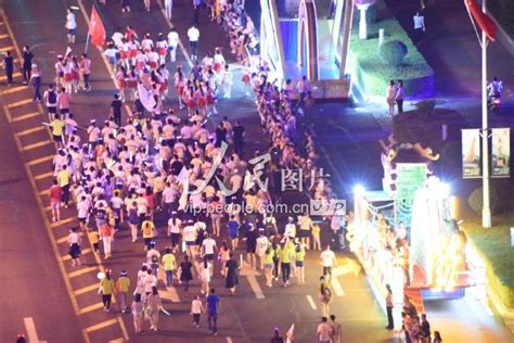黑河：“花车巡游 荧光夜跑”将第八届中俄文化大集推向高潮 人民图片网