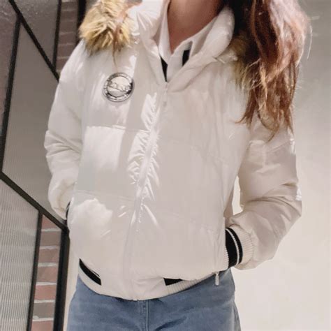 近全新Top girl 專櫃品牌白色羽絨服連帽外套短版羽絨外套PopChill 拍拍圈