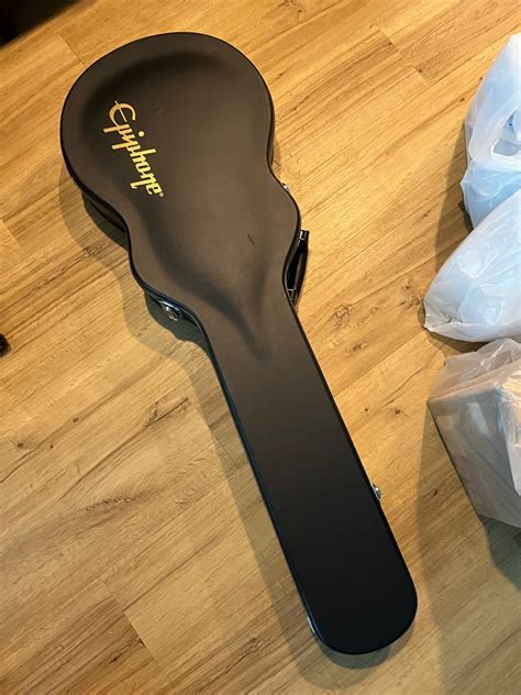 Epiphone Hard Case Electric Guitar Hobbies And Toys Music And Media Music Accessories On Carousell