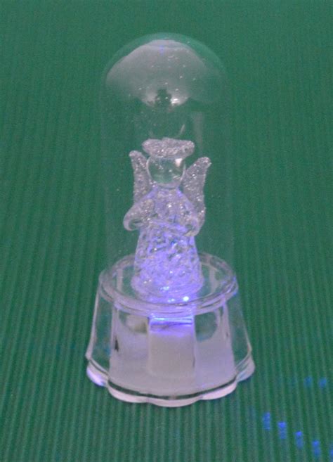 Декоративна фигурка ангелче в купол светещо в различни цветове подаръци Podobro CoМ сувенири