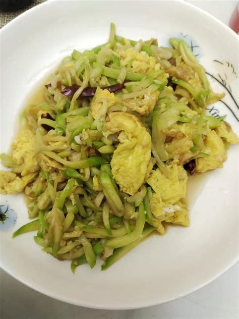 【西葫芦炒鸡蛋图片】山下有风啊下厨房