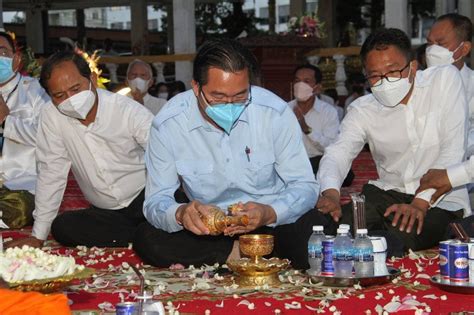 លោក ម៉ាង ស៊ីណេត អភិបាលរងខេត្ត តំណាងឯកឧត្តម គួច ចំរើន អភិបាលខេត្តព្រះសីហនុ ដឹកនាំមន្ត្រីរាជការ