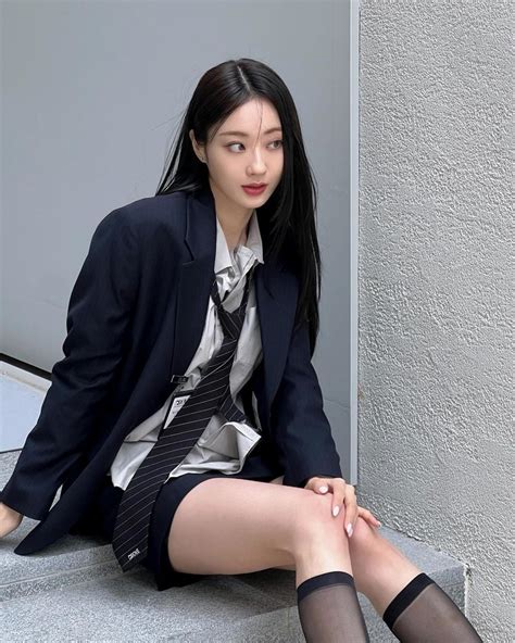 나인뮤지스 출신 경리 패션 부업 시작했나스태프 목걸이 눈길 텐아시아