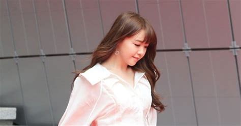포토 민아 쭉 뻗은 각선미