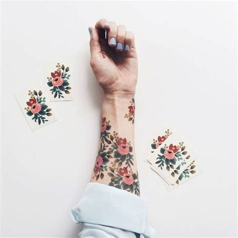Tatuajele Florale Temporare Pe Care Să Le Porți în Această Vară Și
