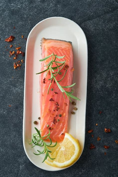 Morceau De Poisson Saumon Morceau De Poisson De Saumon Cru Frais Sur