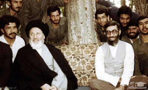 تصاویر رهبر انقلابی کشورمان، با استایلی ساده و بدون عبا و عمامه