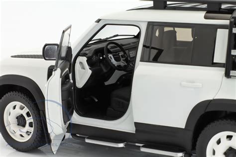 Land Rover Defender 110 30th Anniversary Edition 2020 Fuji weiß