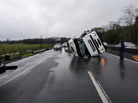 Acidente Na Br 101 Em Joinville Deixa Trânsito Intenso Nesta Segunda Feira