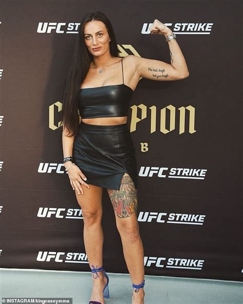 Glamorous Australian Ufc Star Casey Oneill Challenges Troll To Mma Fight Daily Mail Online