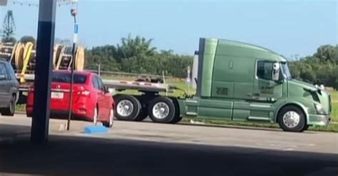 Roban Camión Con Mercancía A Cubano De Hialeah