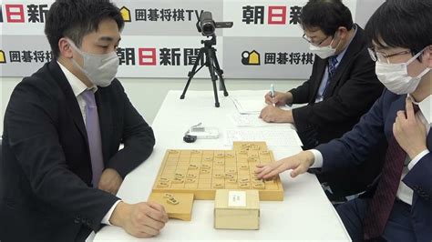 二転三転の大熱戦、豊島将之九段と菅井竜也八段が感想戦【第16回朝日杯将棋オープン戦名古屋対局】＝高津祐典撮影 Youtube