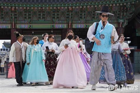 경복궁 관람하는 외국인 관광객들 [쿠키포토]