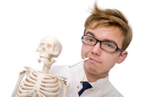 若是一生都不抽烟不喝酒，人能不能活得更长？一项调查公布答案 ＊ 阿波罗新闻网