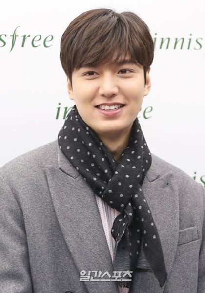 俳優イ・ミンホ、ファンサイン会で春を呼ぶさわやかスマイル Joongang Ilbo 中央日報
