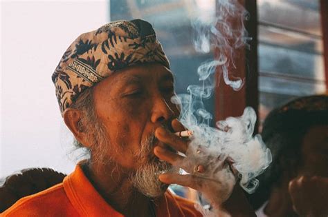 Smoking Cigarette Man Male Tobacco Nicotine Health Smoker Habit Lung Cancer Hand Pikist