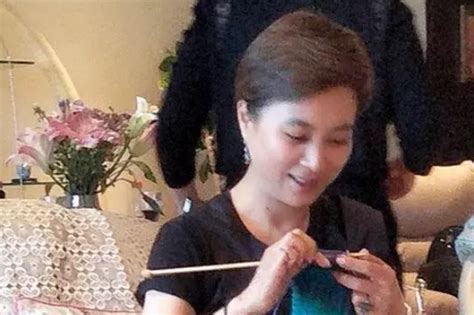 不仅能唱歌演戏做饭李玲玉还会织毛衣网友多才多艺的女神
