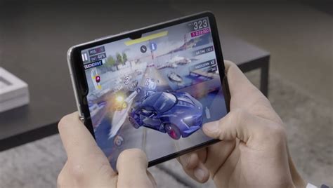 Daftar Harga Handphone Layar Lipat