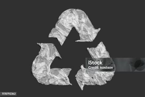 검은 색 배경에 플라스틱으로 만든 투명 한 재활용 기호입니다 환경 보호 개념 3d 렌더링 0명에 대한 스톡 사진 및 기타 이미지 Istock