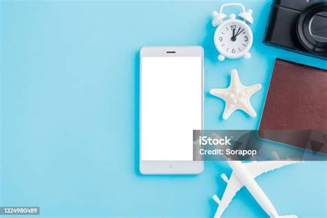 모델 평면 비행기 불가사리 알람 시계 나침반 및 스마트 폰 빈 화면 개념에 대한 스톡 사진 및 기타 이미지 개념 개인