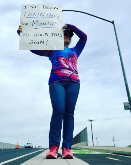 46 Funny Marathon Signs To Make Runners Laugh At The Next Race