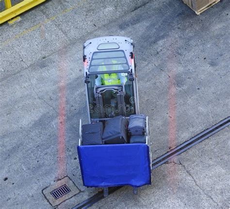 Stapler Der Eine Ladung Von Zaunen Bewegt Redaktionelles Stockbild Bild Von Transport Gelb