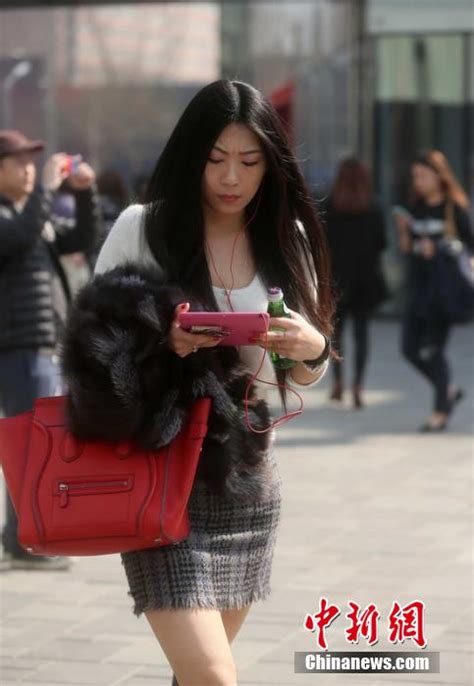 기온 상승에 갑자기 초여름 시원한 옷차림의 미녀들 4