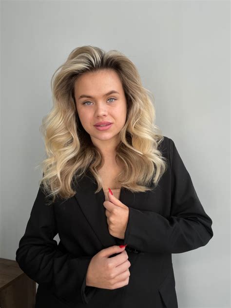 Трендовая укладка Hairstyle By Parting Hair Styles Long Hair Styles