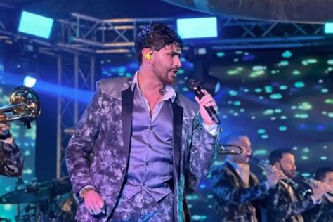 Mujer Toca Zona íntima A Vocalista De Banda El Recodo En Pleno