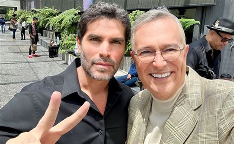 Eduardo Verástegui se registra como candidato a la Presidencia