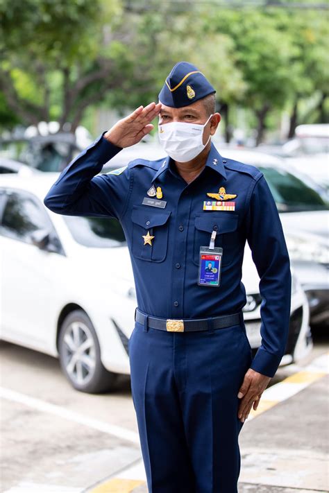 ผบ ดม เเละคณะ ตรวจเยี่ยม กรม สห ทอ สน ผบ ดม พลอากาศตรี วรกฤต มุขศรี ผู้บังคับทหารอากาศดอนเมือง