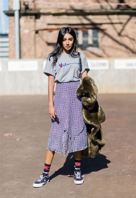 22 Fresh New Ways To Wear A Midi Skirt For Summer Skirt Fashion Midi