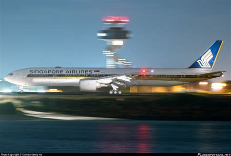 V SWV Singapore Airlines Boeing ER Photo By Tzeman Kenny Ho ID Planespotters Net