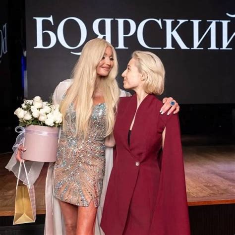 На своем дне рождения Анастасия Волочкова старательно задирала подол и приревновала к