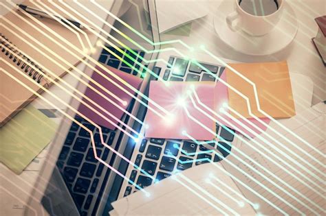 Ai Top View의 컴퓨터 개념을 사용하여 연구 테이블 배경 위에 데이터 홀로그램 스케치의 이중 노출 프리미엄 사진