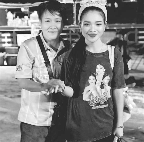 มาในลุคตุ๊กตาบาร์บี้ ☺️ อุ๋งอิ๋งเพชรบ้านแพง ไฮไลท์ สมปอง เจโอสอง Facebook