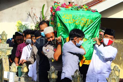 PENYERAHAN JENAZAH KORBAN SRIWIJAYA AIR ANTARA Foto